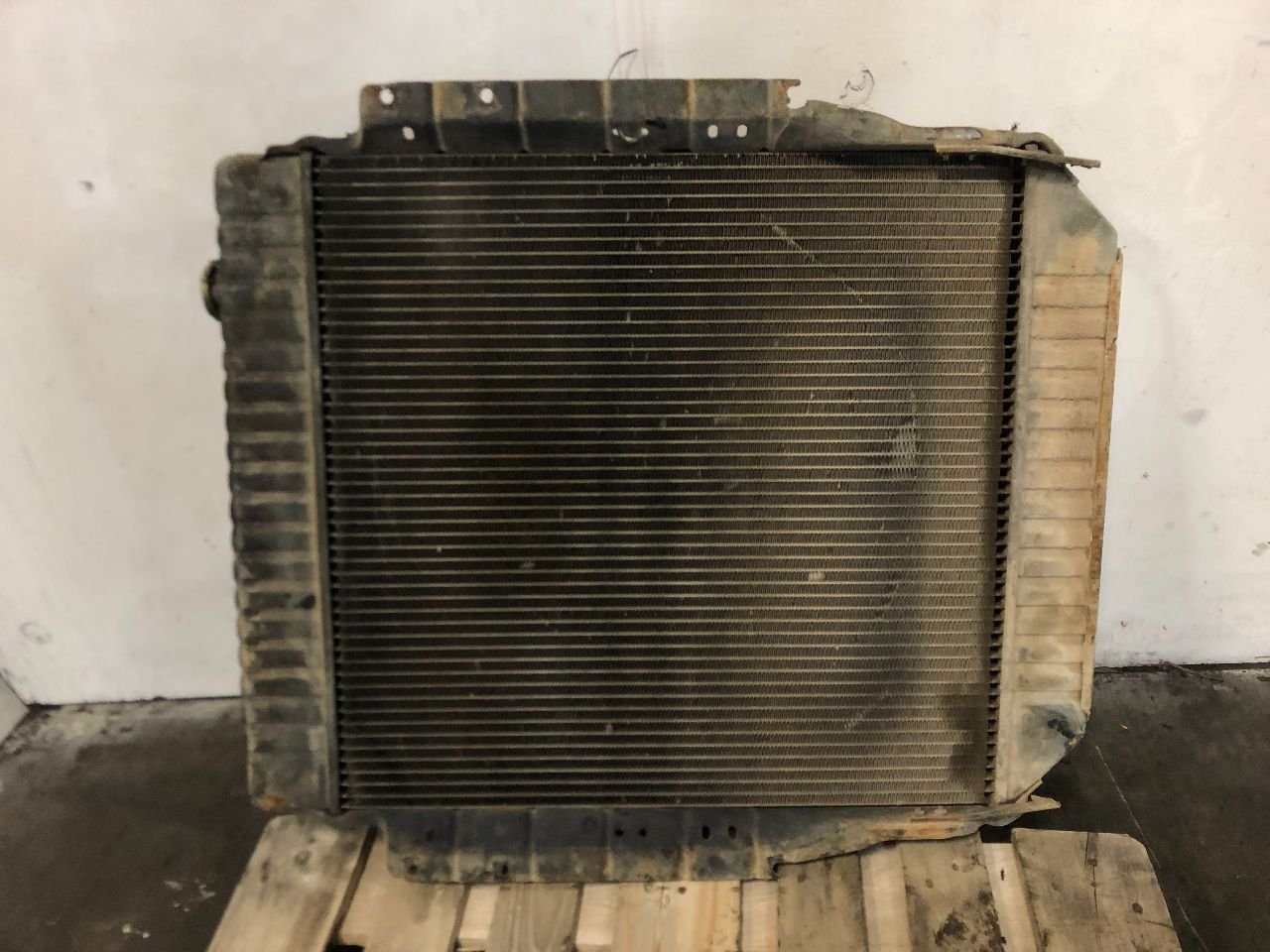 E3HT8005DC | Ford F8000 Radiator for Sale
