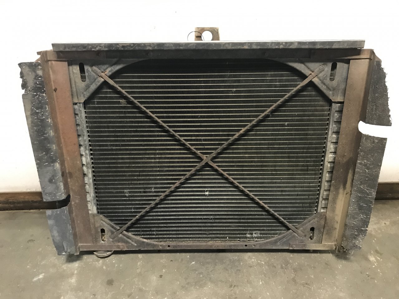 F0HT8009CB | Ford LT8000 Radiator for Sale
