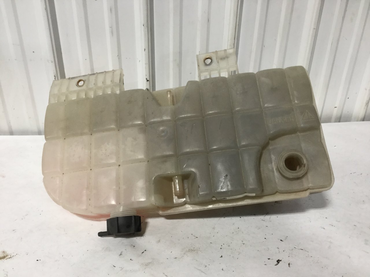 T1673008 | Peterbilt 365 Radiator Overflow Bottle for Sale