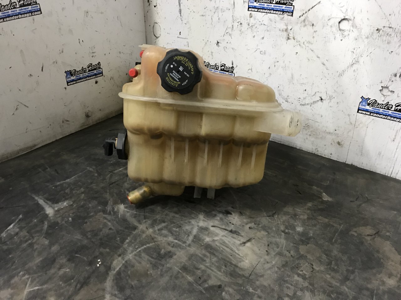 A05-28531-002 | Western Star Trucks 4700 Radiator Overflow Bottle for Sale