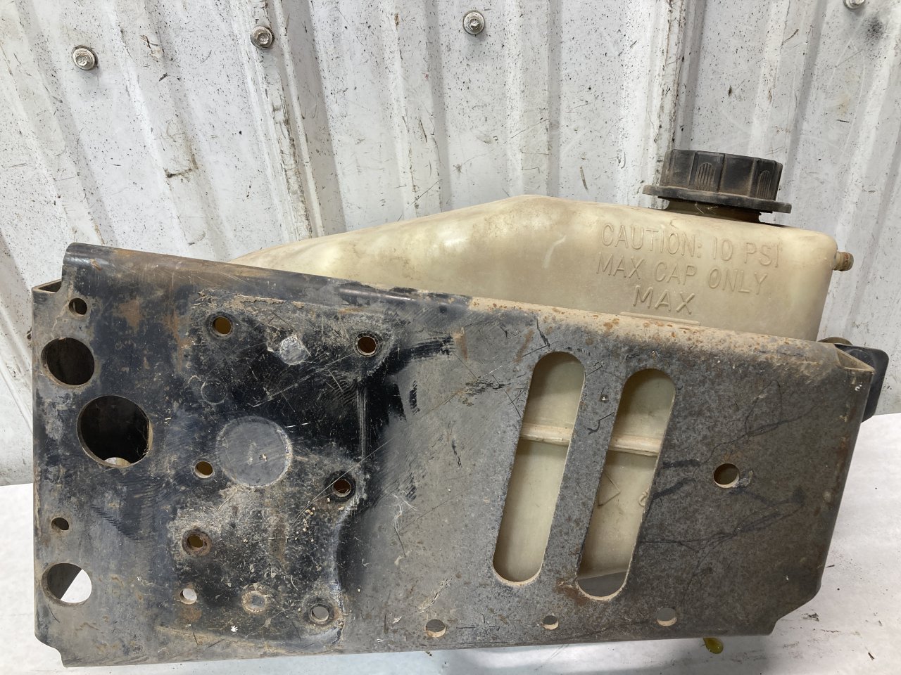 5C4Z-8A080-AA | International 4900 Radiator Overflow Bottle for Sale