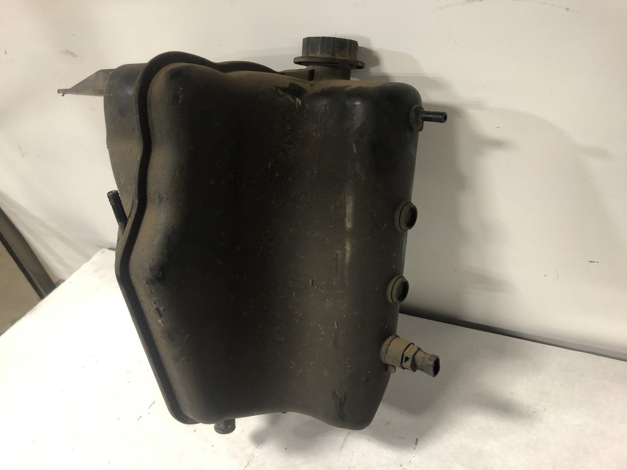 2587279C91 | International 5500I Radiator Overflow Bottle for Sale