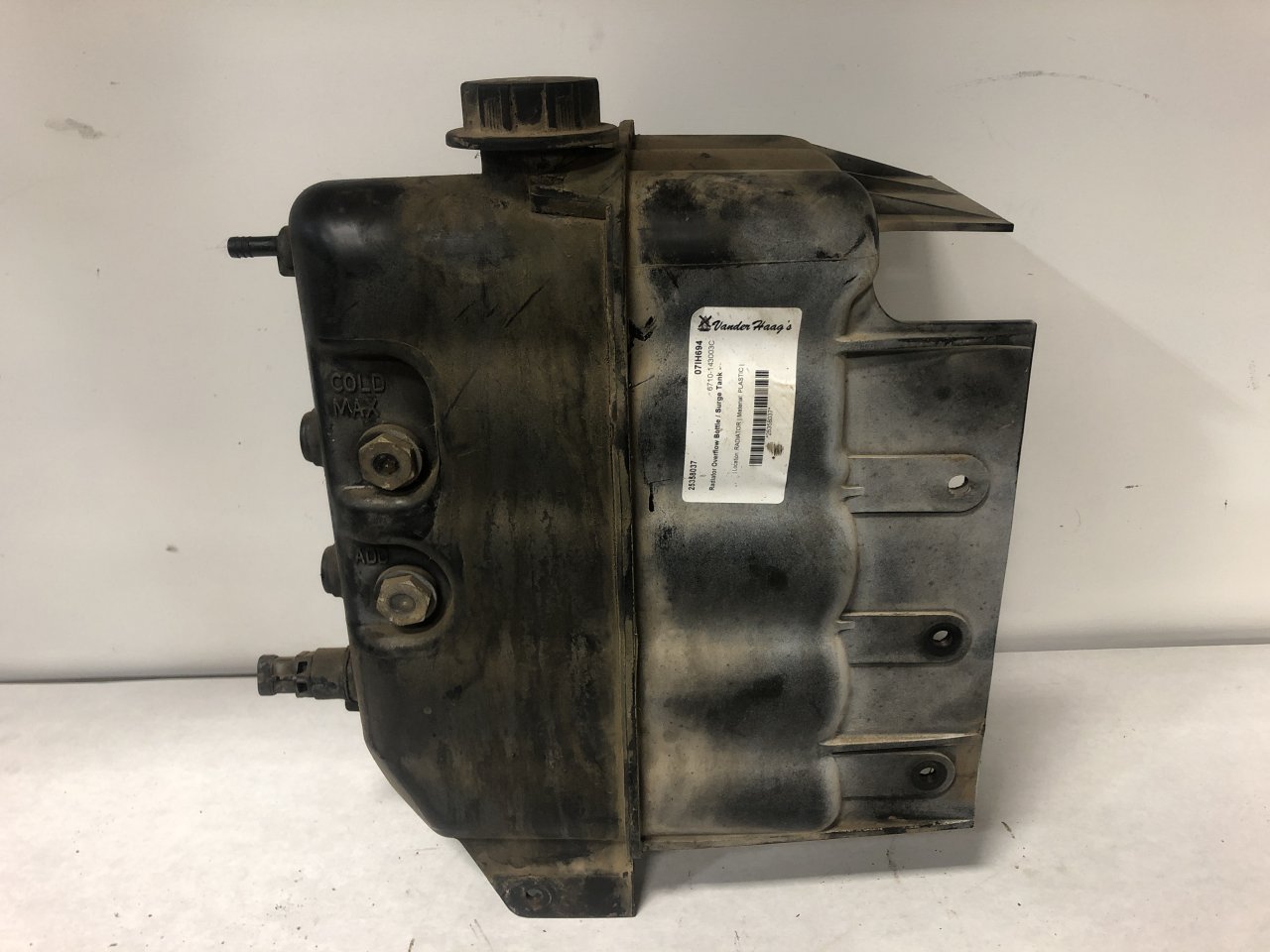 2587279C91 | International 5500I Radiator Overflow Bottle for Sale