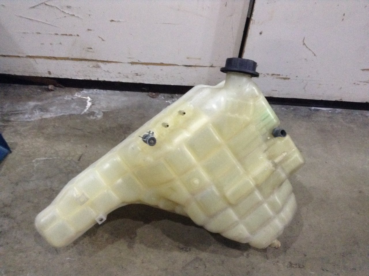 4062314C1 | International 8600 Radiator Overflow Bottle for Sale