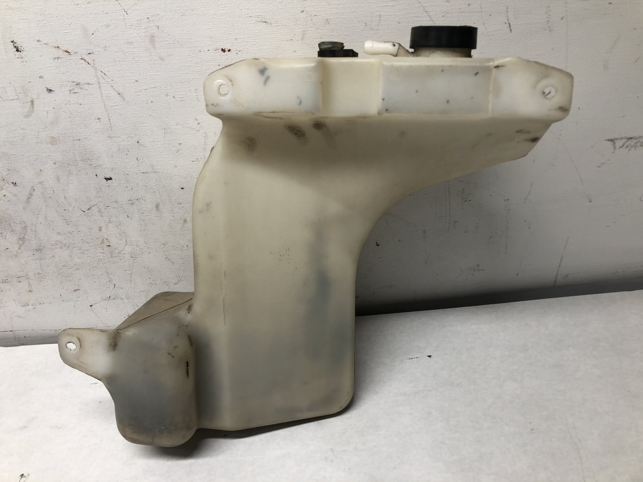 15688605 | Chevrolet C6500 Radiator Overflow Bottle for Sale