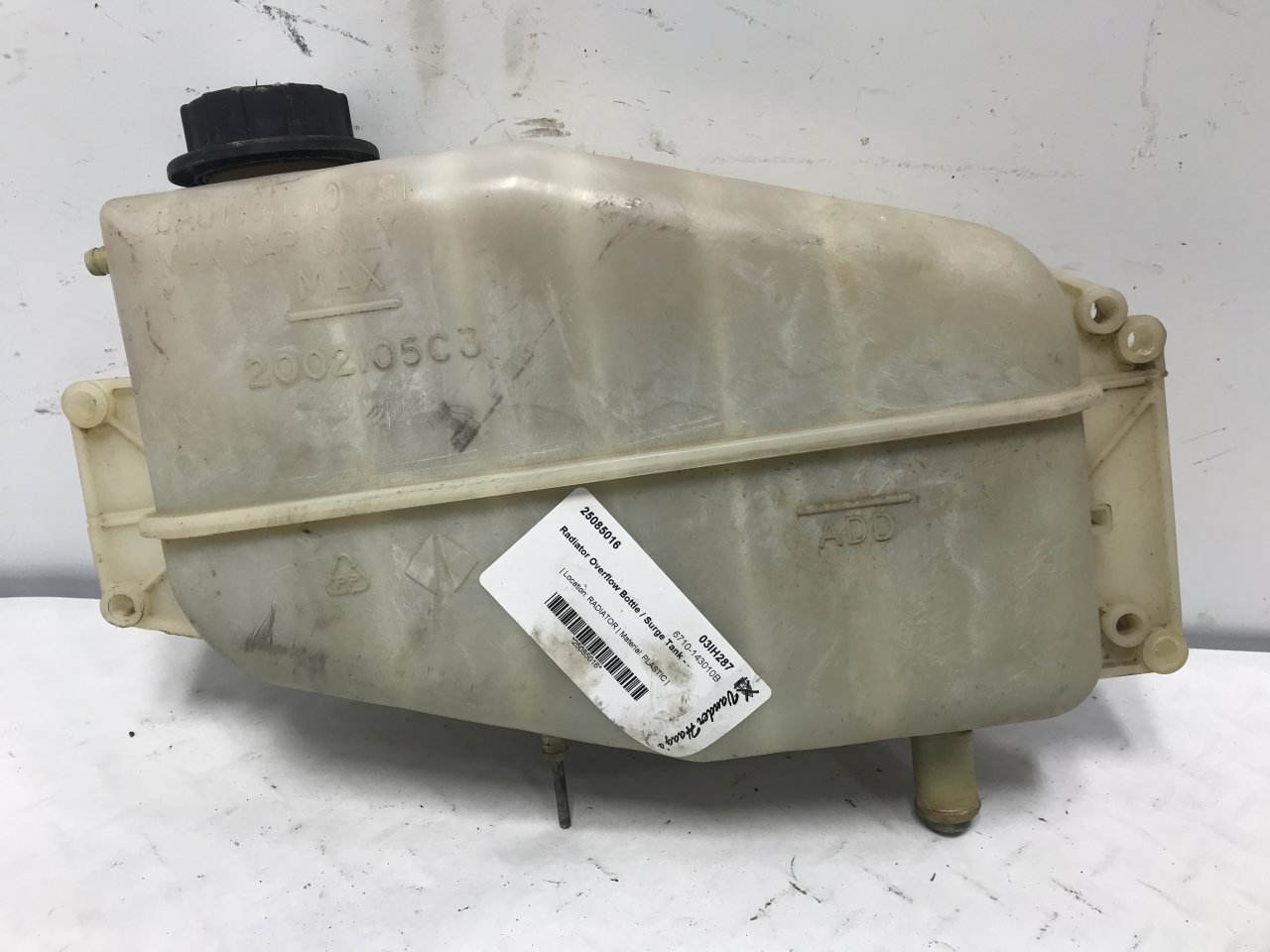 2002105C3 | International CE Radiator Overflow Bottle for Sale