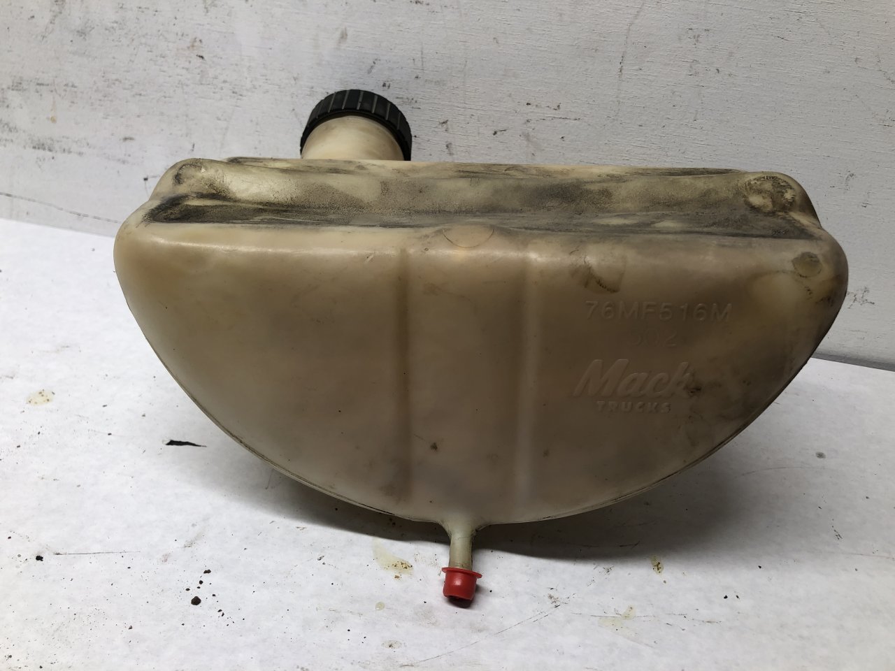76MF516M502 | Mack CHN Radiator Overflow Bottle for Sale