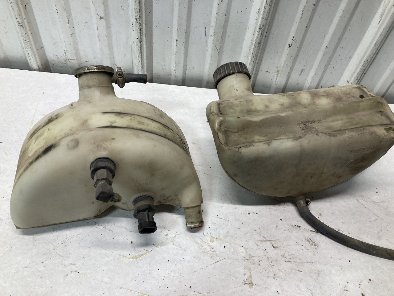 76MF516M | Mack CH600 Radiator Overflow Bottle for Sale