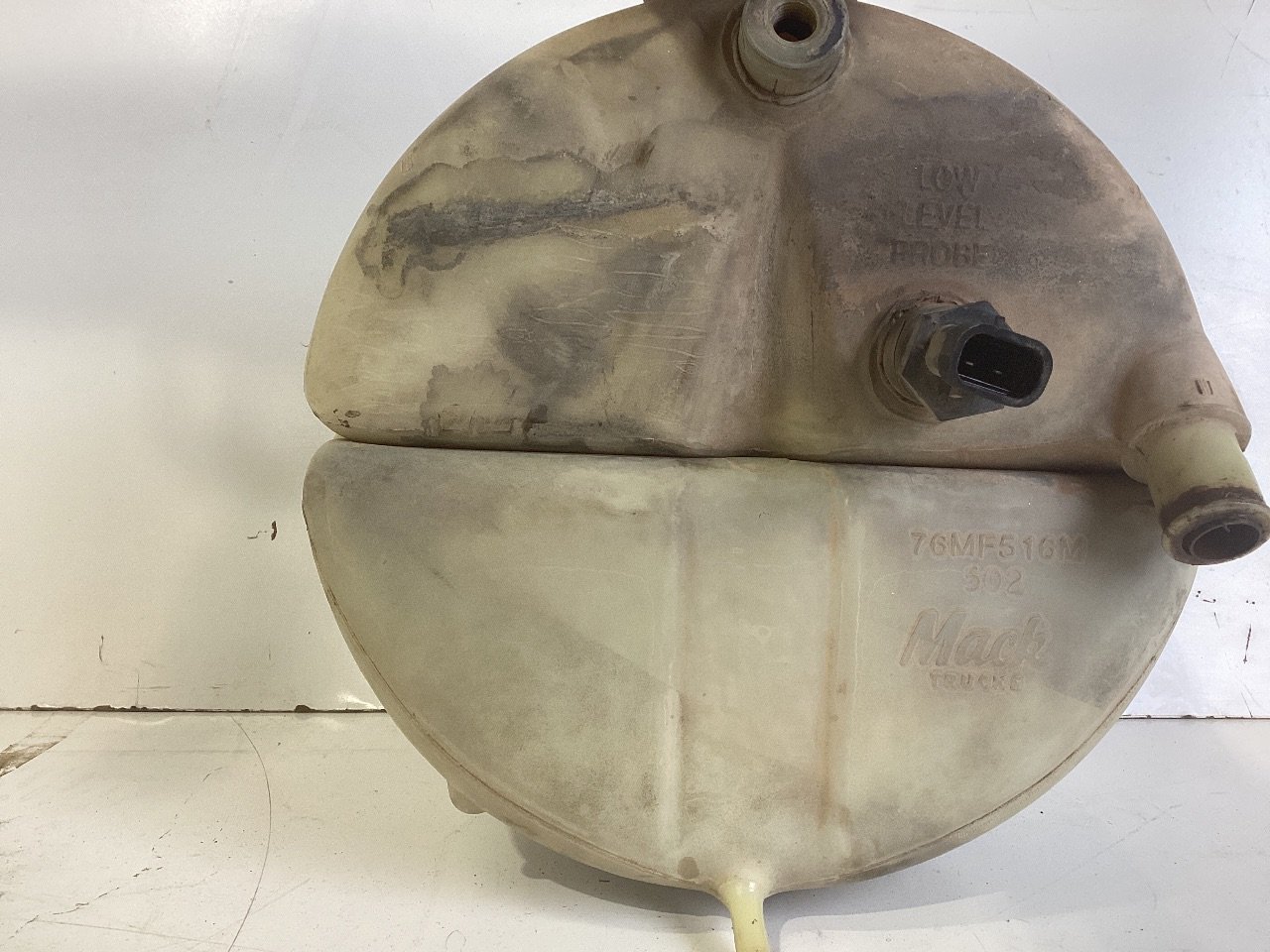 76MF515 76MF516M | Mack CH600 Radiator Overflow Bottle for Sale
