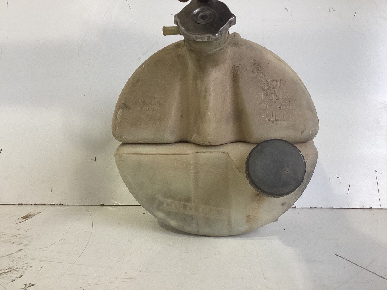 76MF515 76MF516M | Mack CH600 Radiator Overflow Bottle for Sale