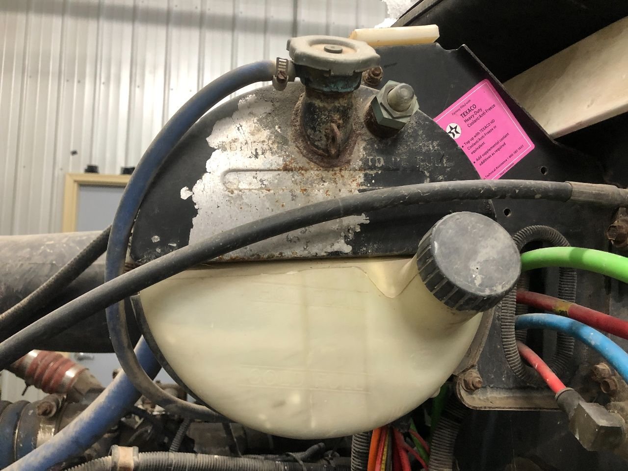 76MF516M | Mack CXN Radiator Overflow Bottle for Sale