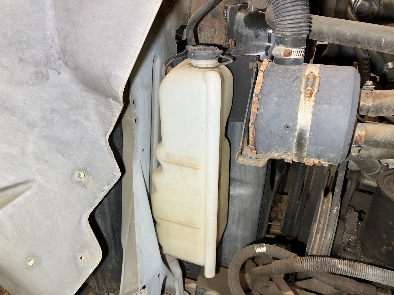 E7HT-8C045-CA | Ford F700 Radiator Overflow Bottle for Sale