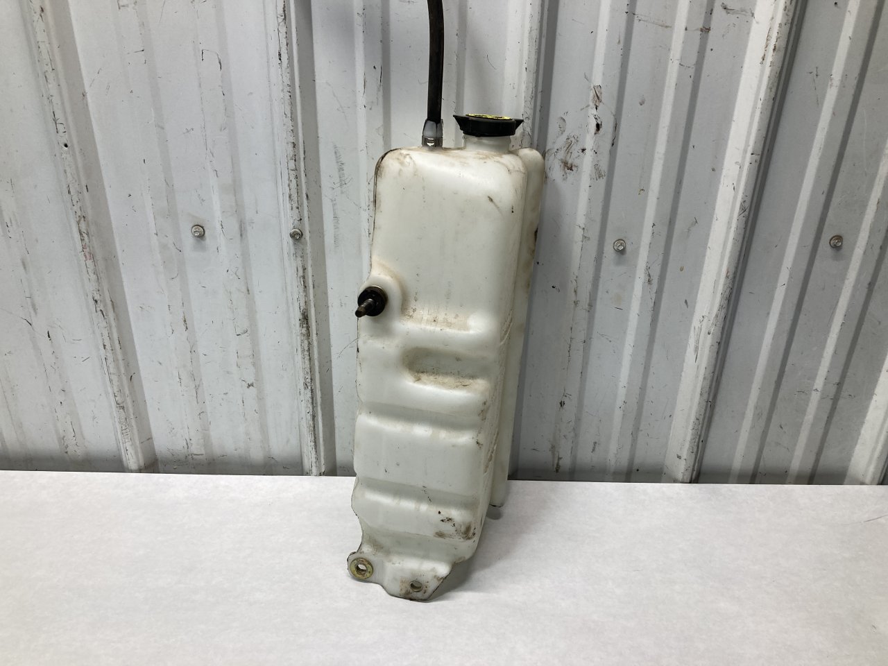 E7HT-8C045-CA | Ford F800 Radiator Overflow Bottle for Sale