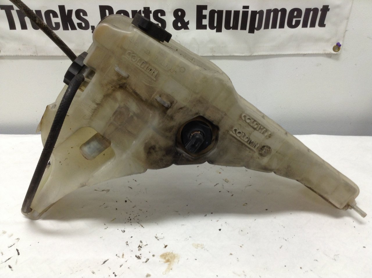 A05-33118-000 | Freightliner FLD120 CLASSIC Radiator Overflow Bottle for Sa