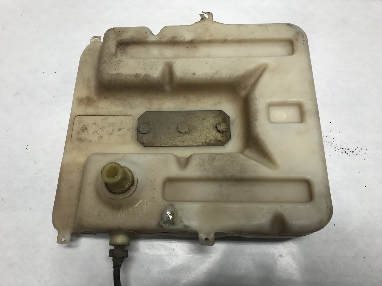 F947AF425 | Ford LTA9000 Radiator Overflow Bottle for Sale