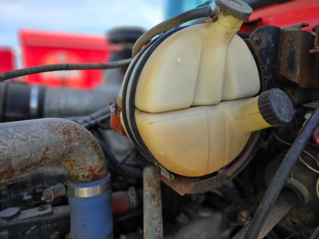 76MF516M | Mack RD600 Radiator Overflow Bottle for Sale