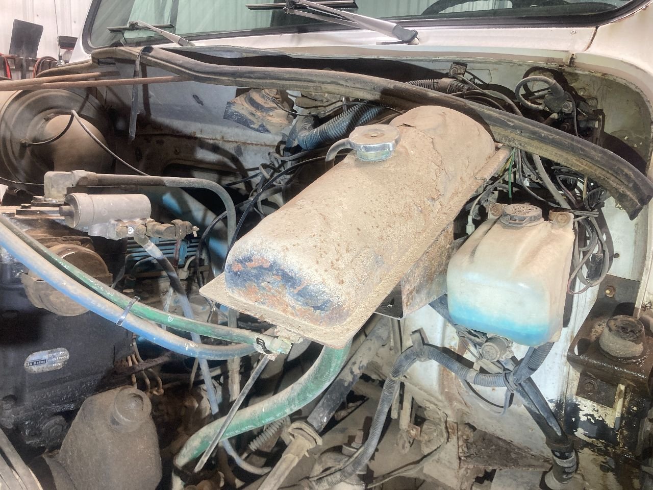 International S1900 Radiator Overflow Bottle for Sale