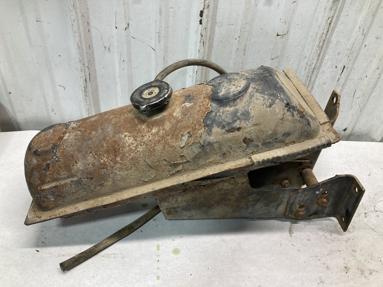 International S1900 Radiator Overflow Bottle for Sale