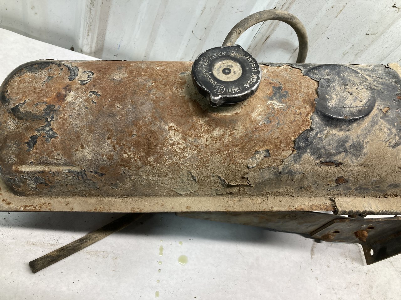 International S1900 Radiator Overflow Bottle for Sale