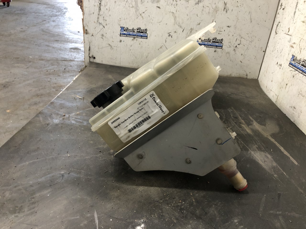 T1673009 | Kenworth T660 Radiator Overflow Bottle for Sale
