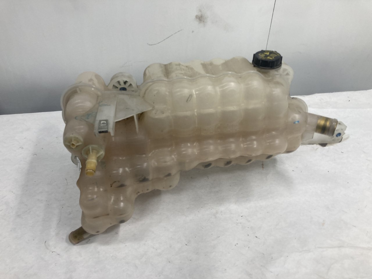 F86-1063 | Kenworth T680 Radiator Overflow Bottle for Sale