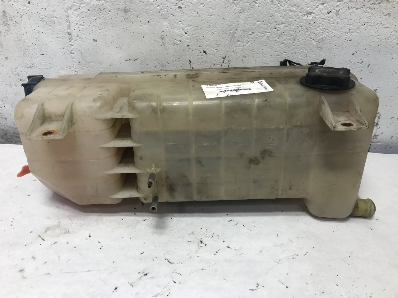 21096702 | Volvo VNL Radiator Overflow Bottle for Sale