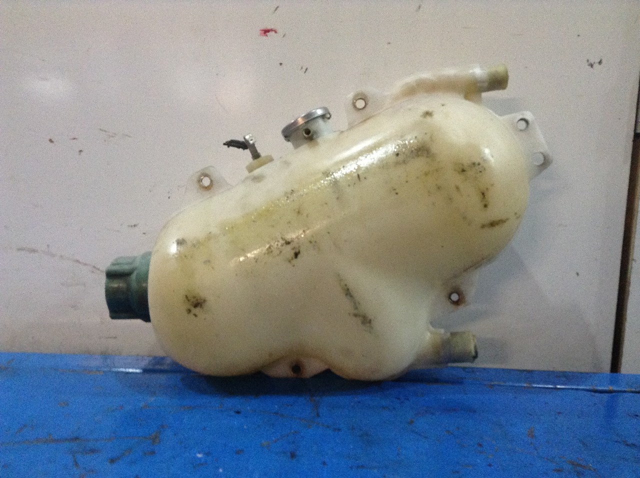 3966106 | Volvo WIA Radiator Overflow Bottle for Sale