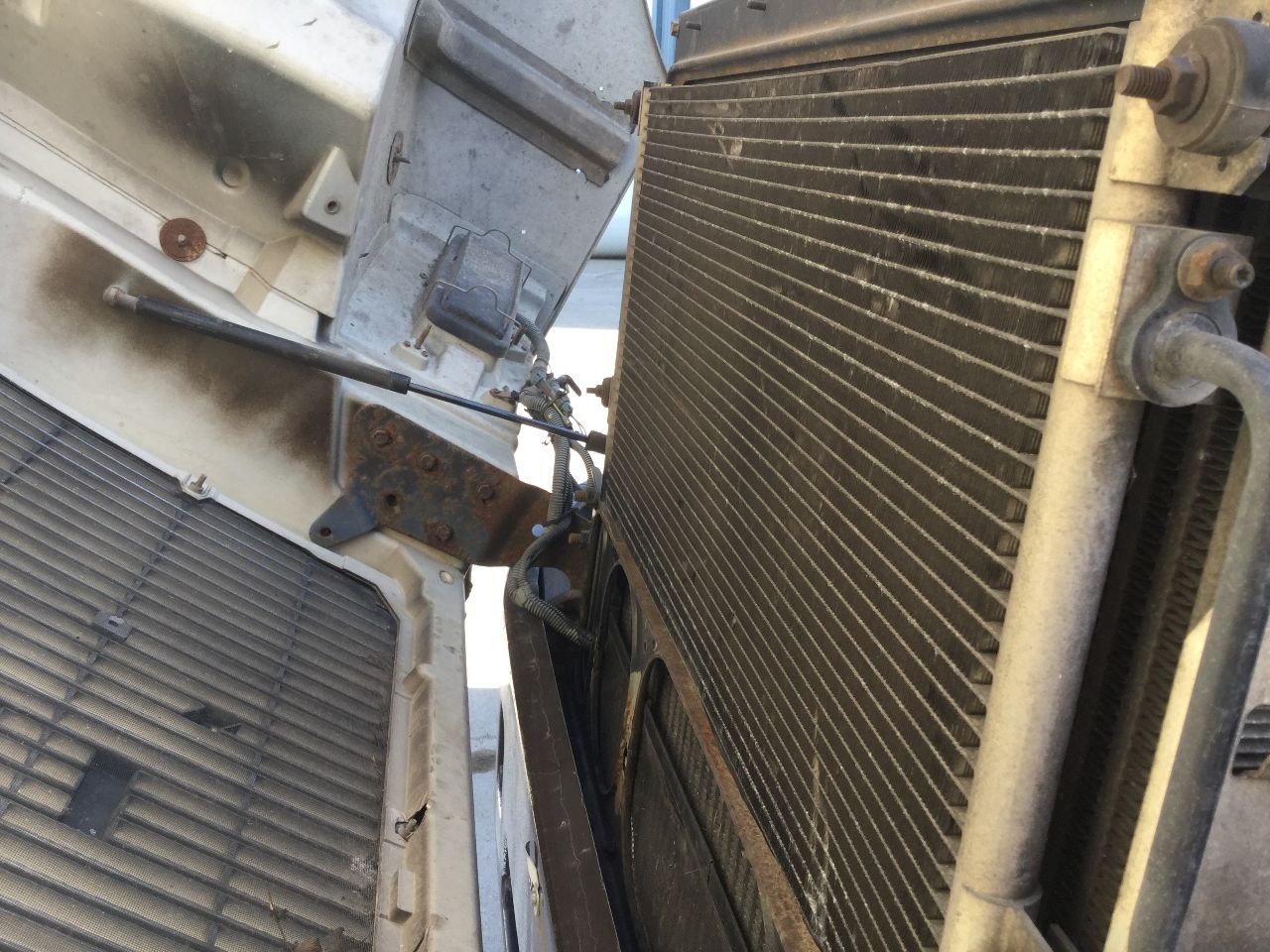 2MF520M | Volvo VNM Radiator for Sale