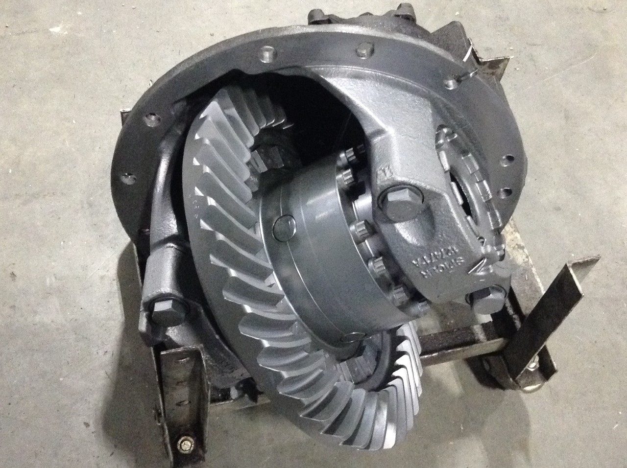 Eaton 19060S Rear Differential Assembly for Sale