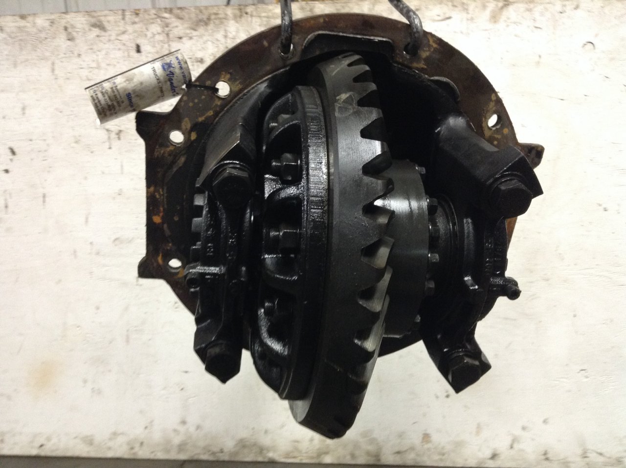 MR20143M | Meritor 3200F2216 Rear Differential | Carrier Assembly for Sale