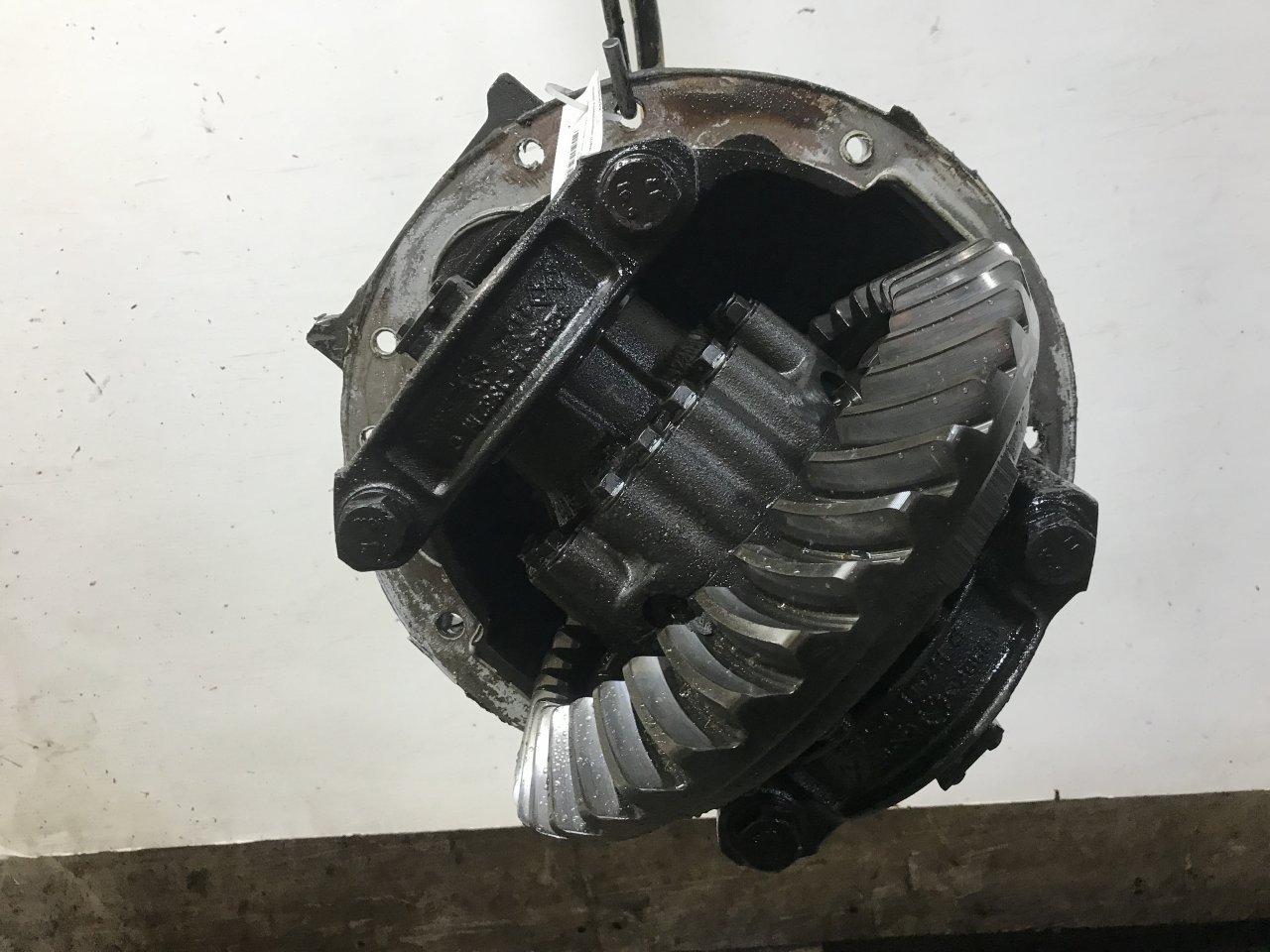 MR2014X | Meritor 3200V2050 Rear Differential | Carrier Assembly for Sale