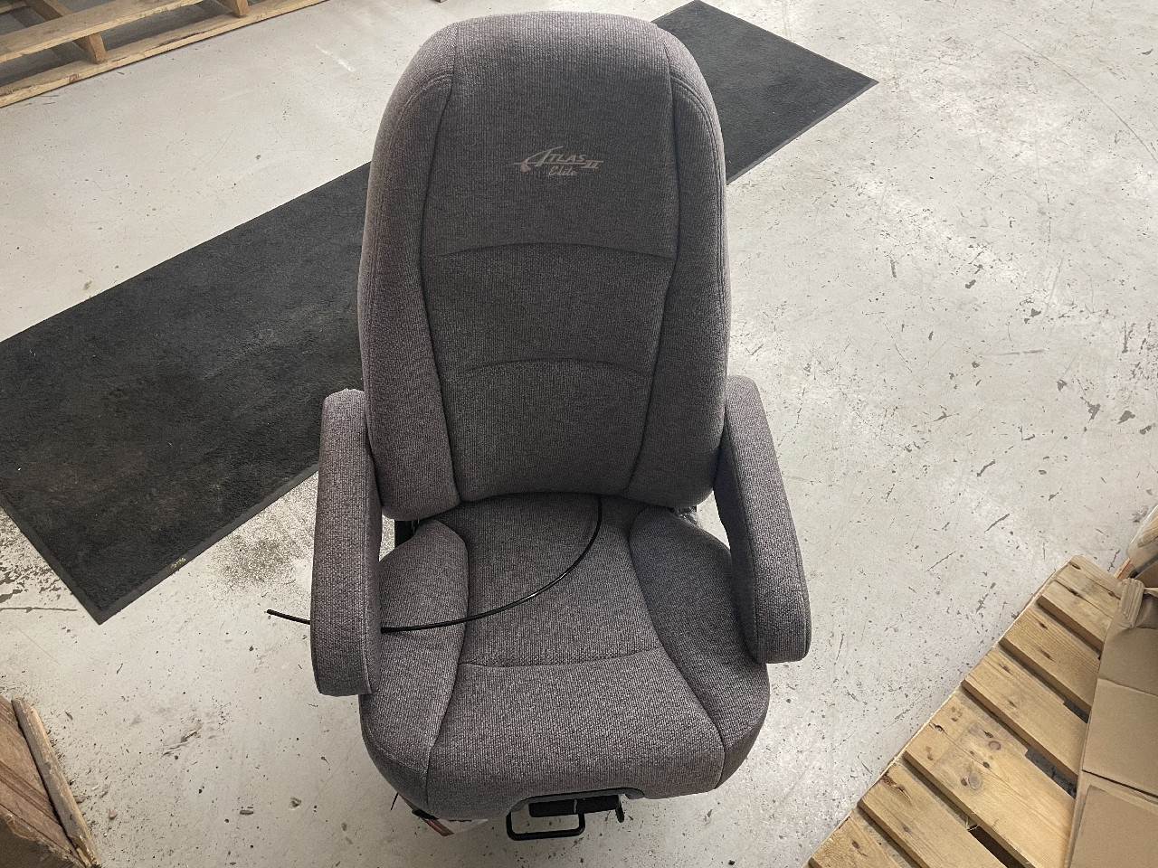 2D311PTBSNSN | Peterbilt 579 Air Ride Seat for Sale