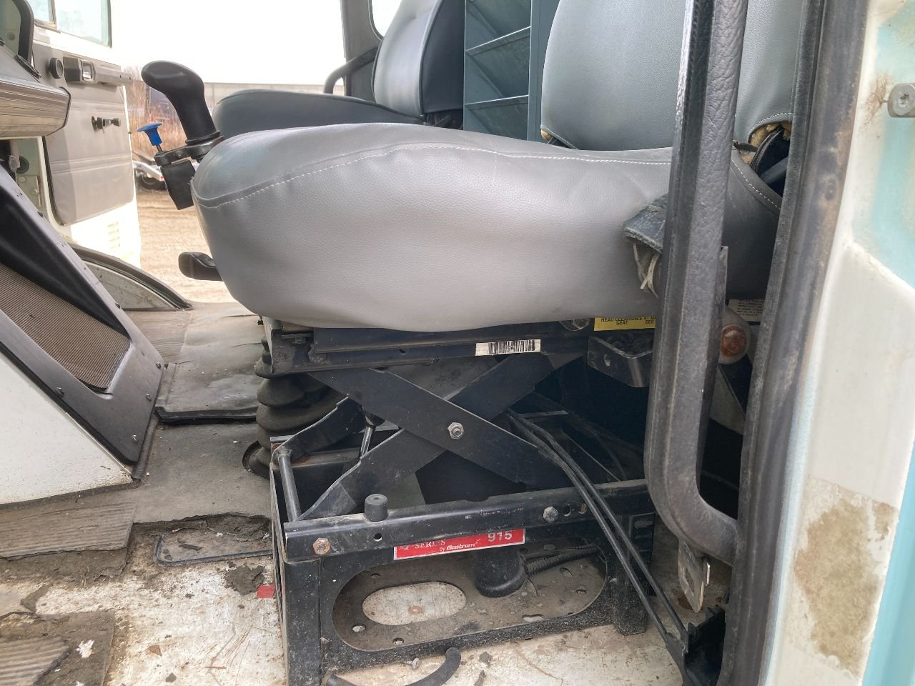 Mack CS MIDLINER Air Ride Seat for Sale