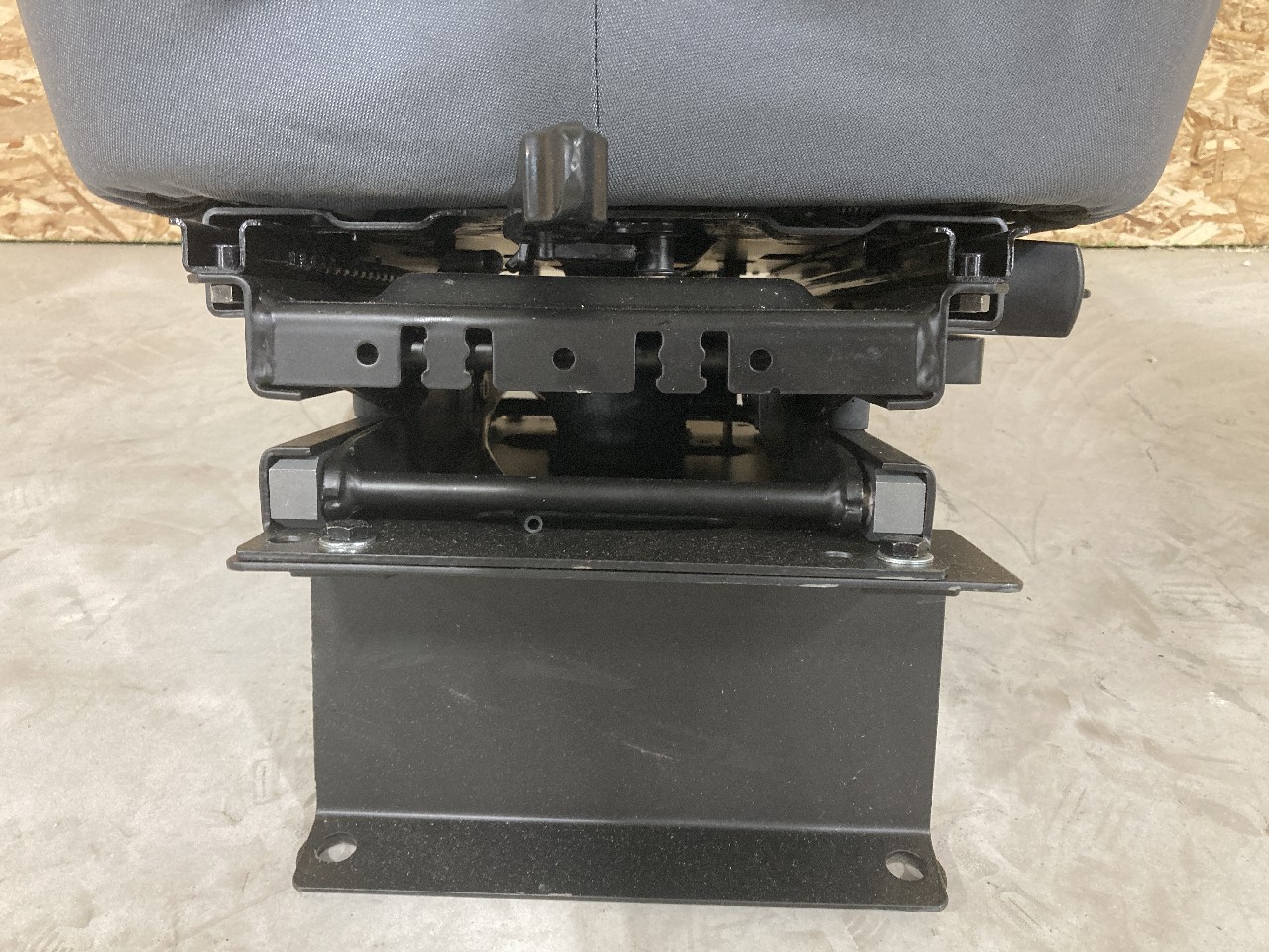 C27-00023-061 | Freightliner M2 106 Air Ride Seat for Sale