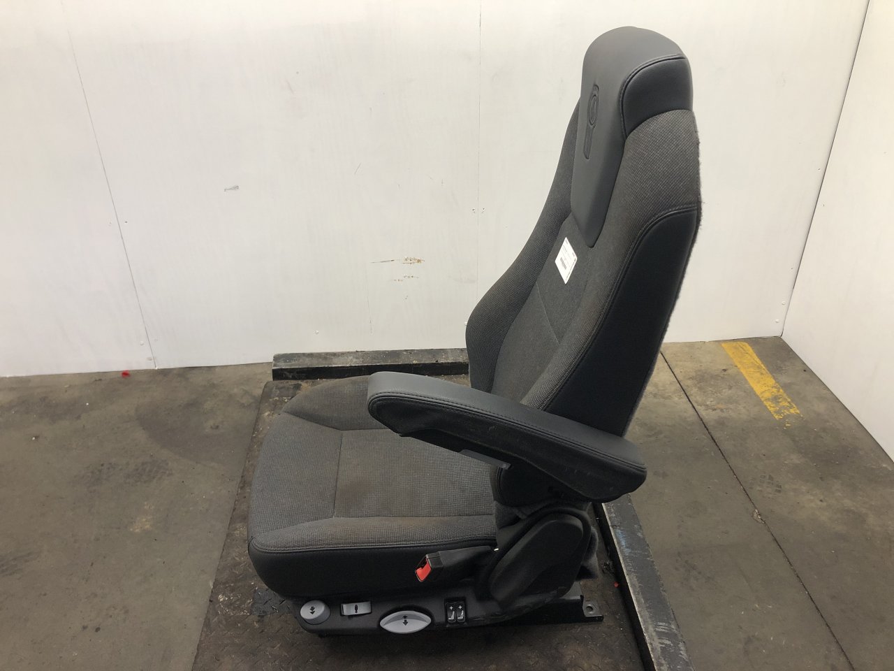 S78-1173-6500J2T75 | Kenworth T680 Air Ride Seat for Sale