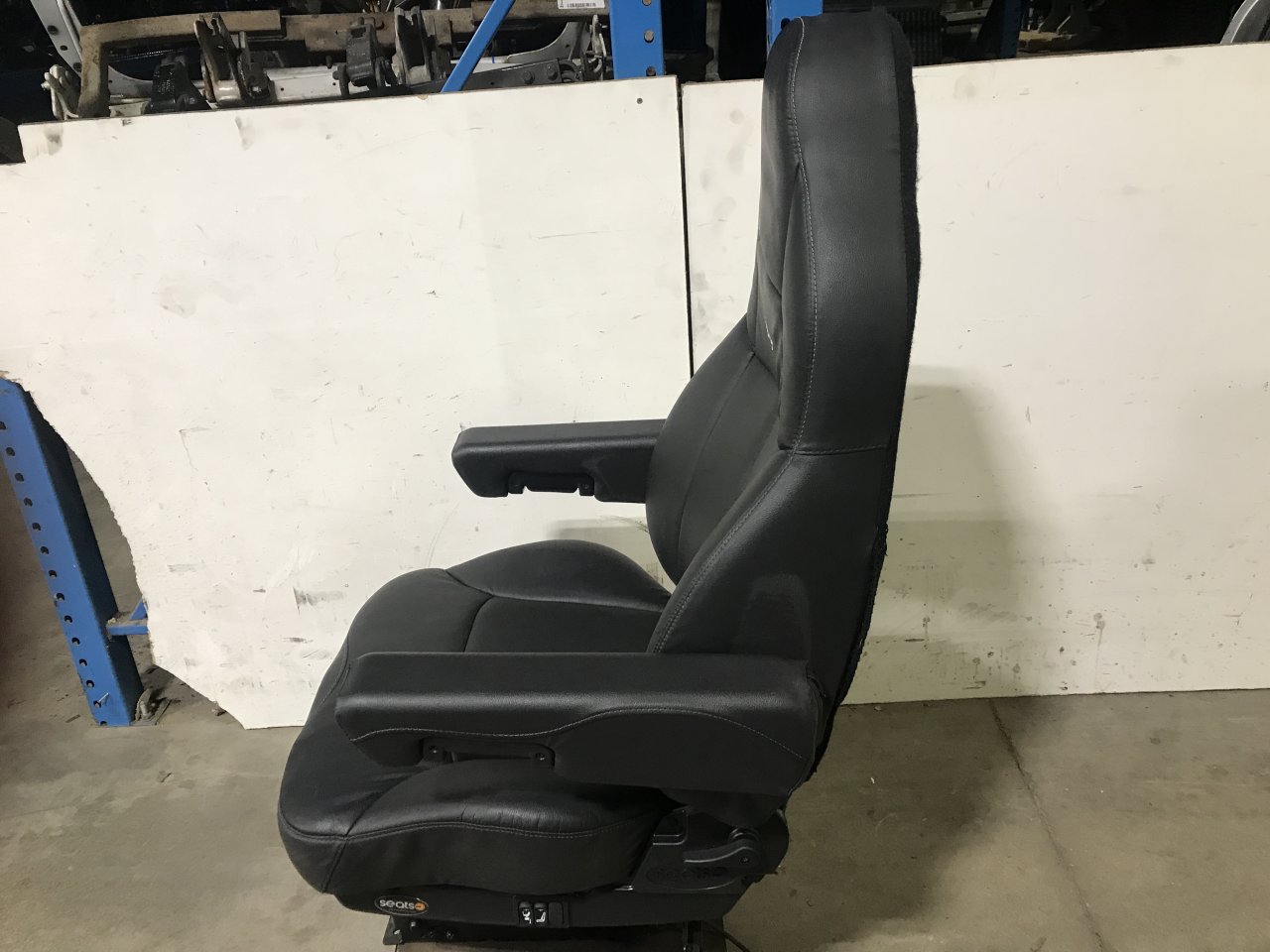 188900MW61 | Kenworth W900L Air Ride Seat for Sale