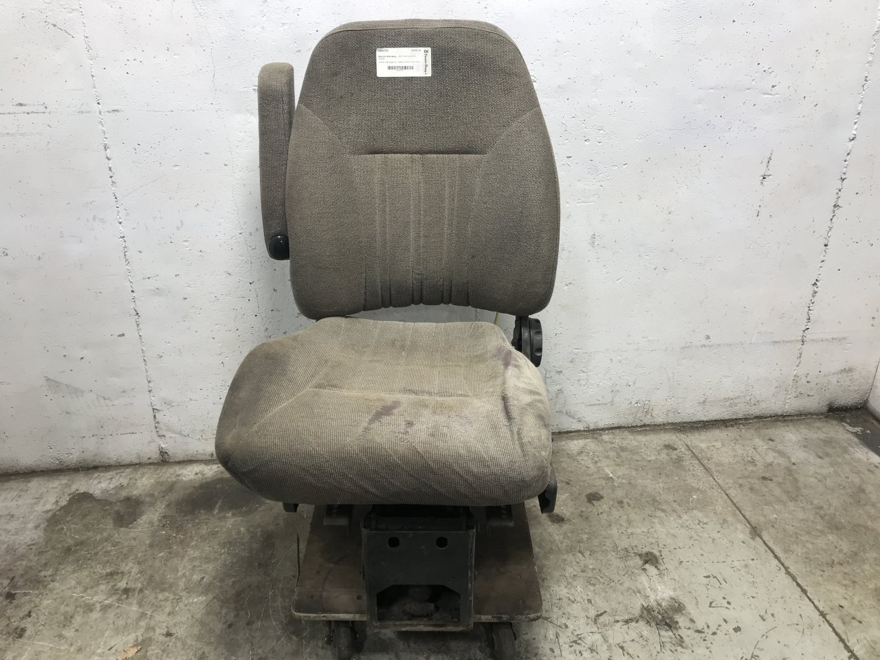 NT825314-42AD21 | White WG Air Ride Seat for Sale