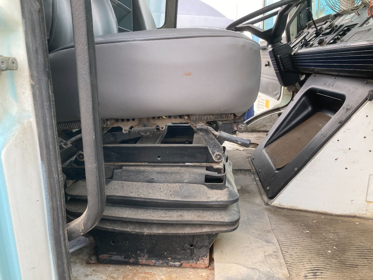 Mack CS MIDLINER Suspension Seat for Sale