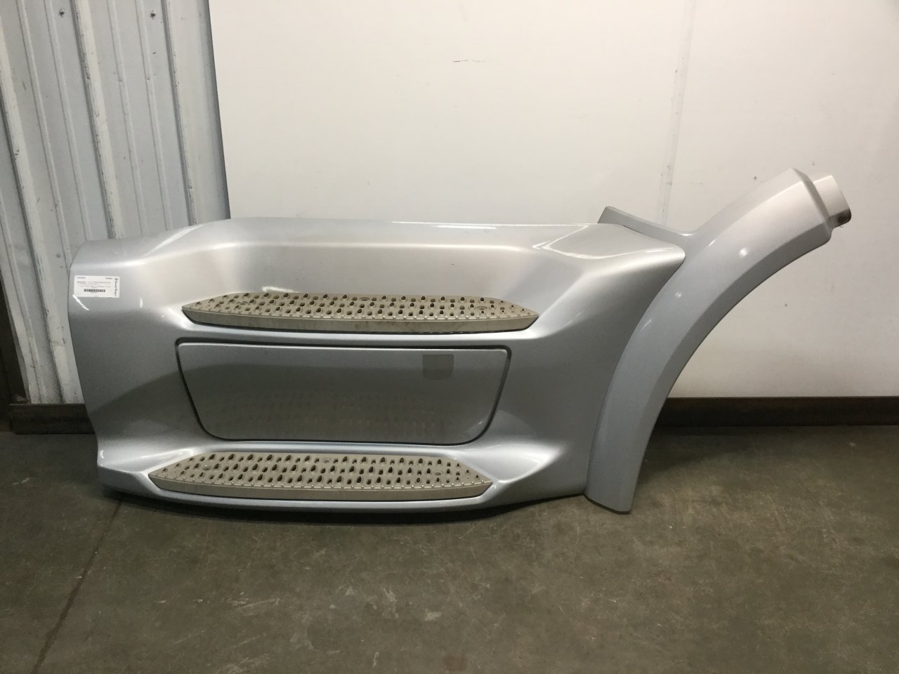 N77-1079-002R | Peterbilt 579 Chassis Fairing for Sale