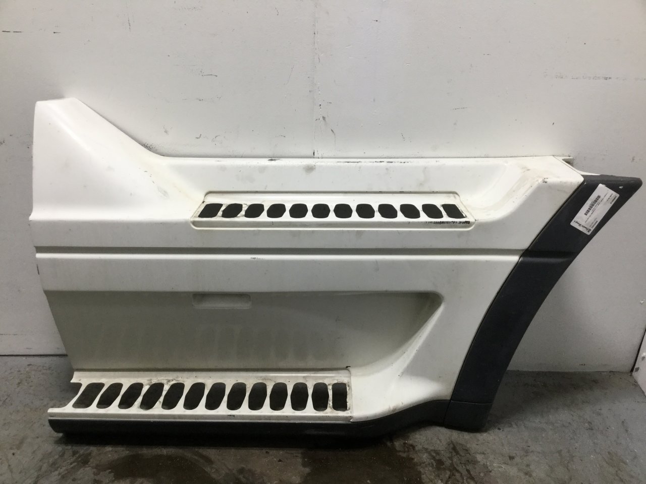 2242338002 | Freightliner C120 CENTURY Skirt for Sale