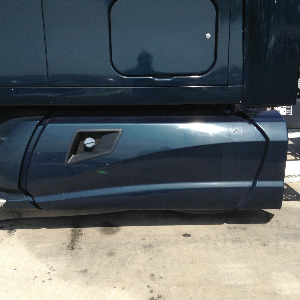 A18-1004 | Kenworth T700 Skirt for Sale
