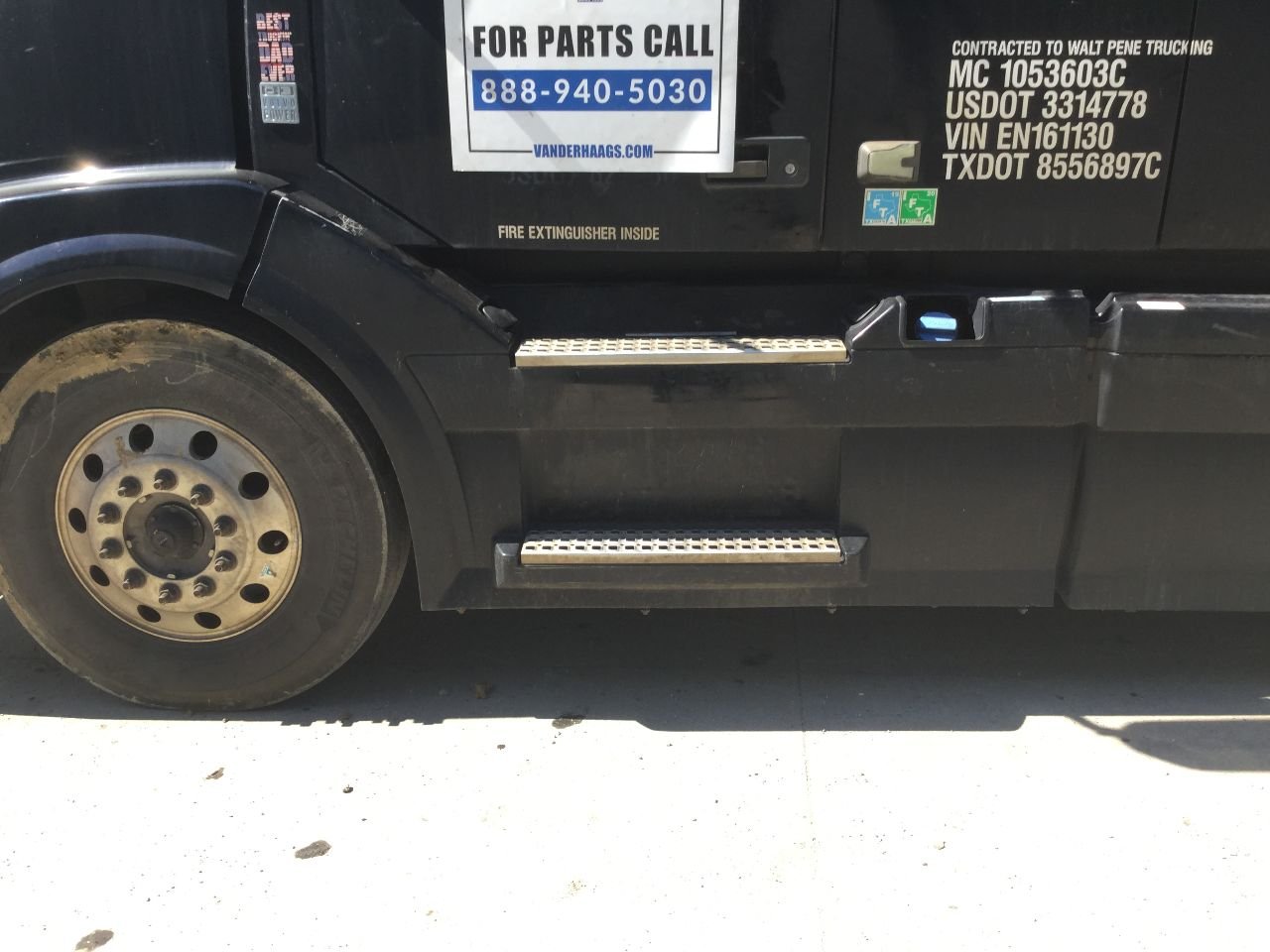 82487600 | Volvo VNL Chassis Fairing for Sale