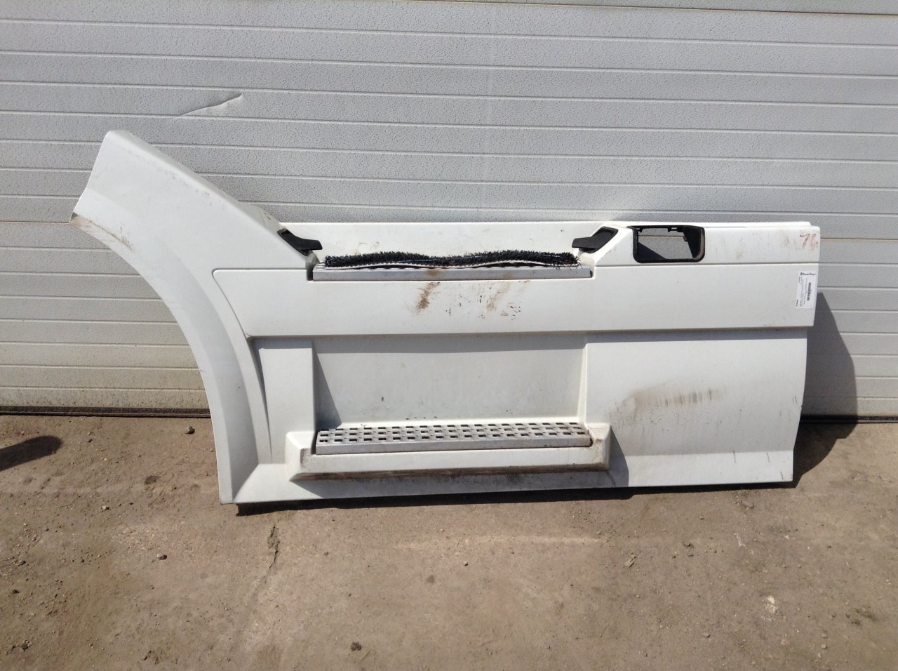 82164561 | Volvo VNL Chassis Fairing for Sale