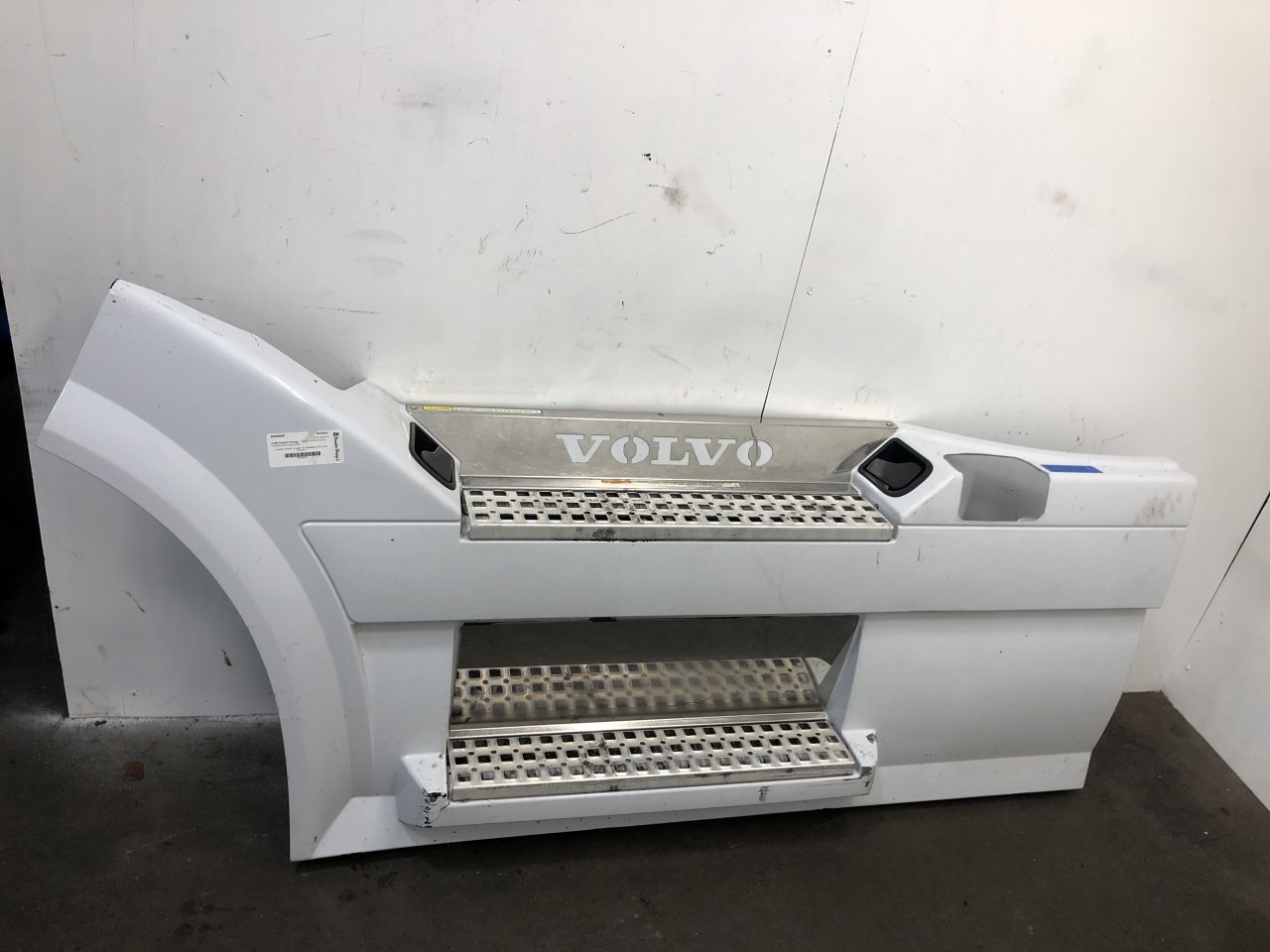 82487576 | Volvo VNL Skirt for Sale