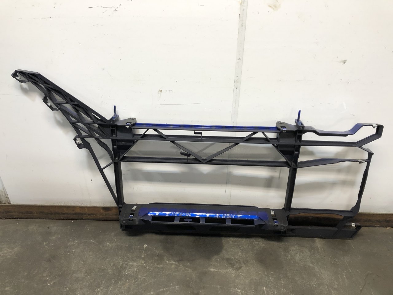 82230795 | Volvo VNL Skirt for Sale