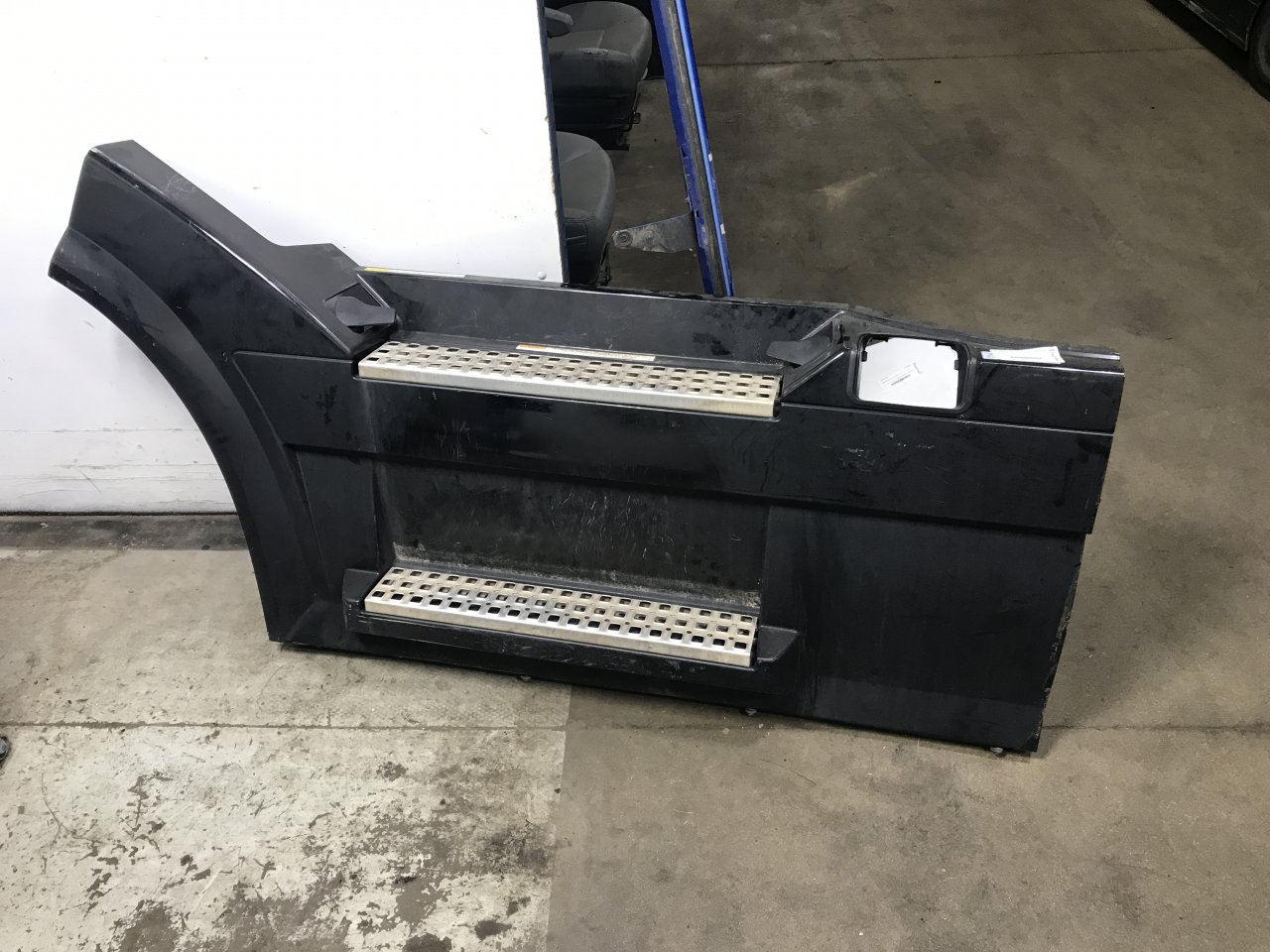 82487600 | Volvo VNL Chassis Fairing for Sale