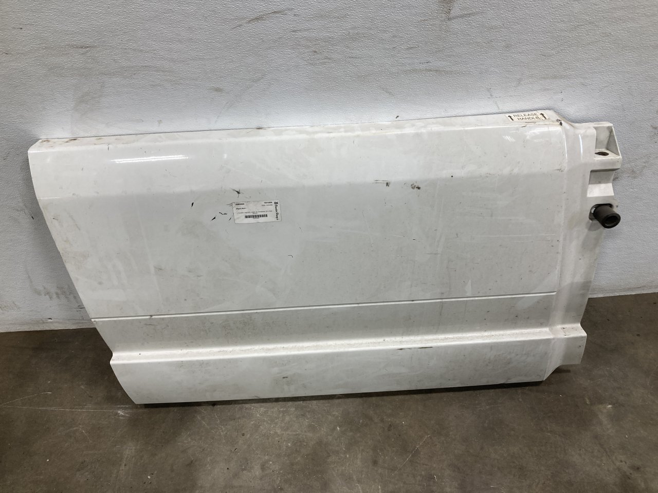 82768541 | Volvo VNL Skirt for Sale