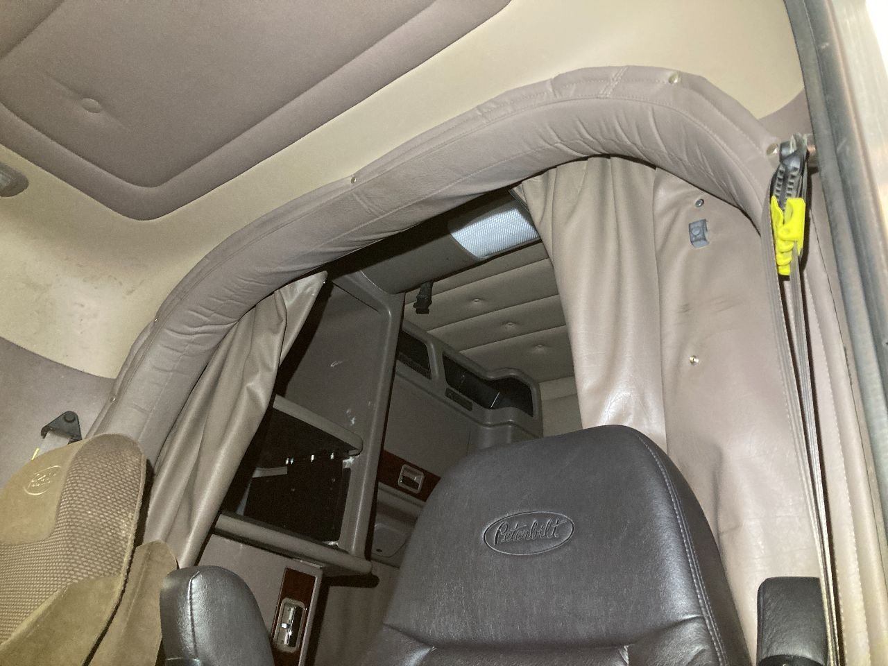 U60-6087-3C252 | Peterbilt 389 Sleeper Boot for Sale