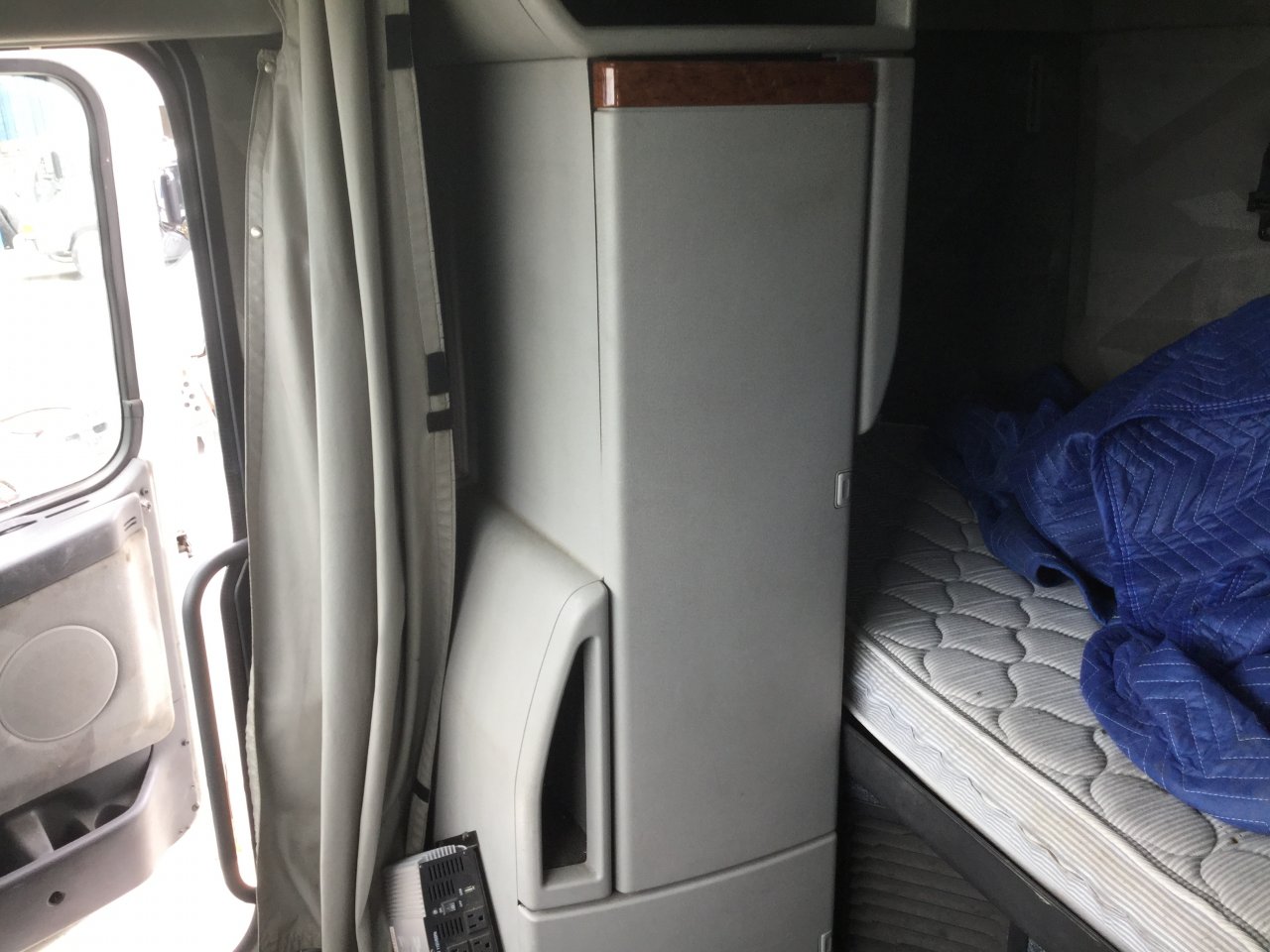 Volvo VNL Cabinets for Sale