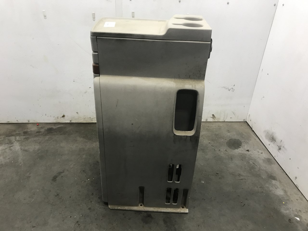 Volvo VNL Cabinets for Sale